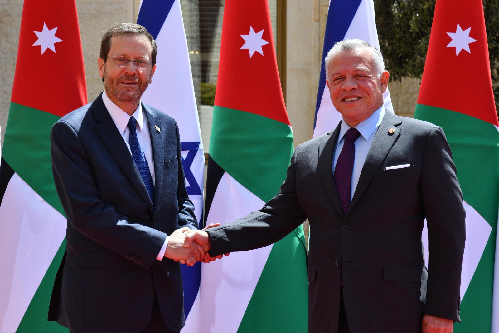 Israel's President makes historic visit to Jordan, meets King Abdullah ...